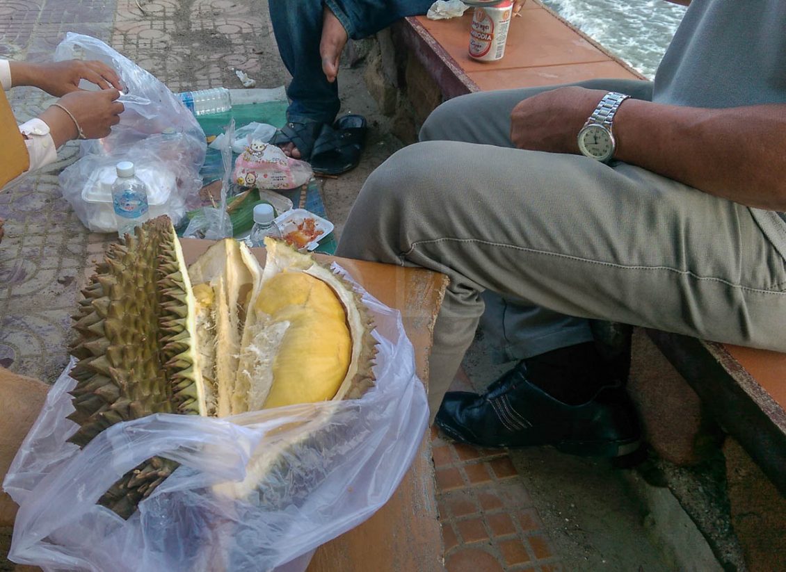 Durians: 5 ways to choose, taste & enjoy - Economy Traveller