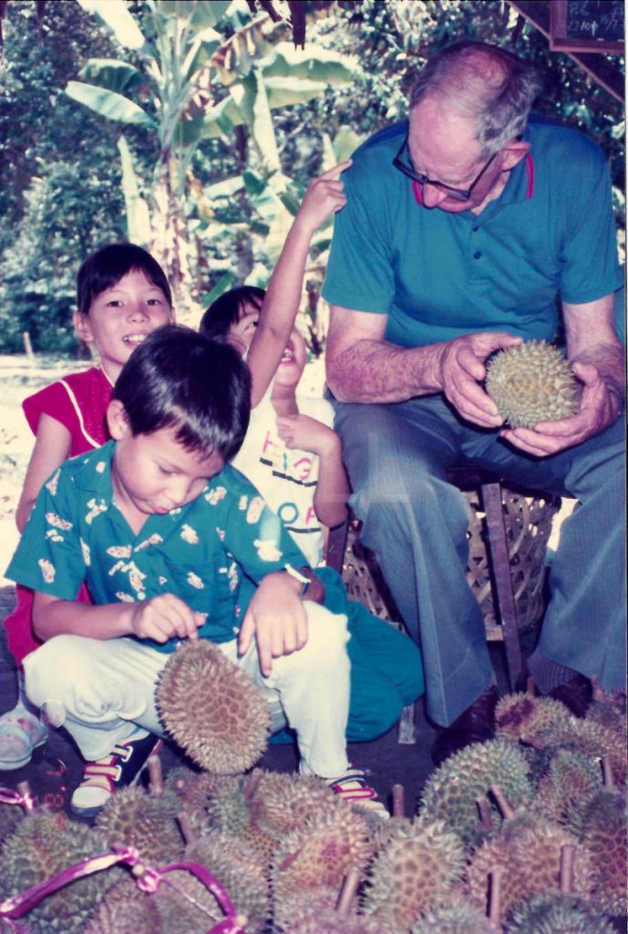 Durians: 5 ways to choose, taste & enjoy - Economy Traveller