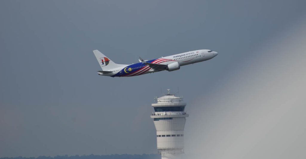 First Malaysia Airlines Boeing 737-8 touches down at KLIA - Economy ...